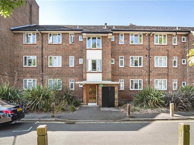 Apartment at Chartfield Avenue, Greater London