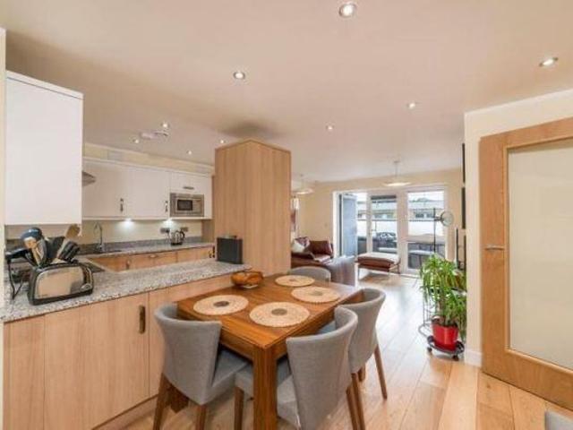 Apartment at Chatfield Road, Greater London