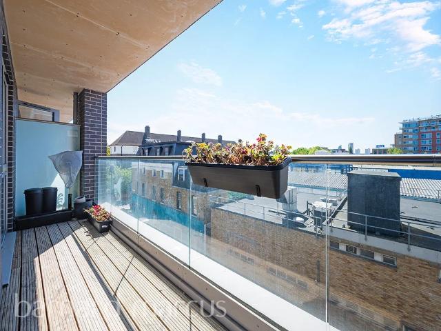 Apartment at Chatfield Road, Greater London