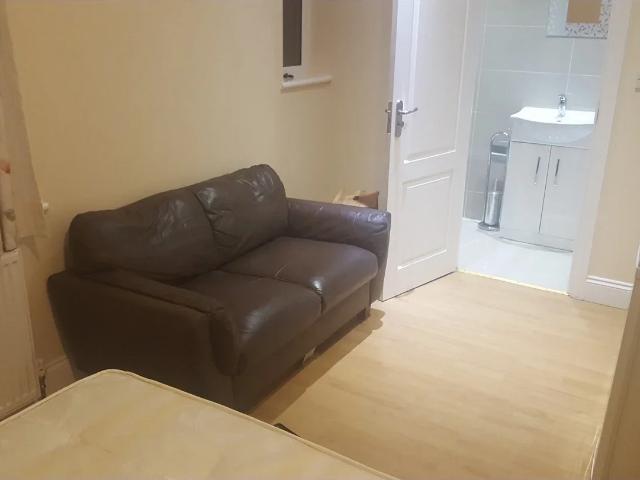 Room at Chatsworth Crescent, Greater London