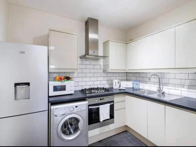 Apartment at Chatsworth Road, Greater London