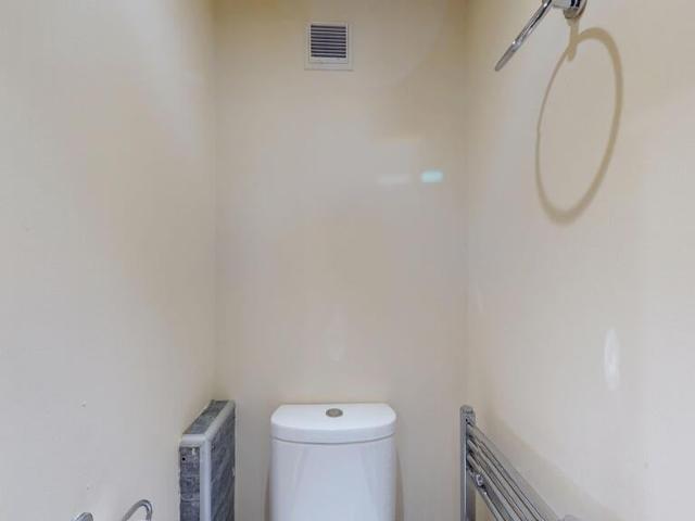 Apartment at Chatsworth Road, Greater London