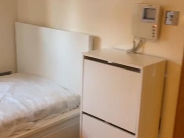 Apartment at Chatsworth Road, Greater London