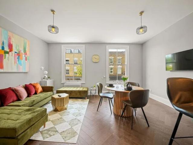 Apartment at Chatsworth Road, Greater London