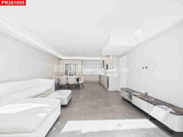 Apartment at Chatsworth Road, Greater London