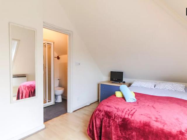 Apartment at Chatsworth Road, Greater London