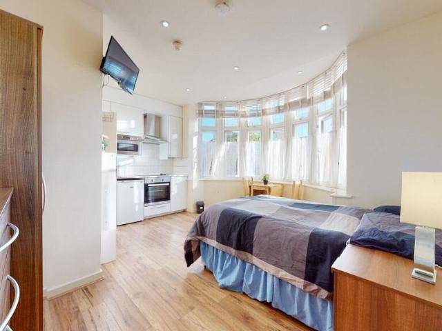 Apartment at Chatsworth Road, Greater London