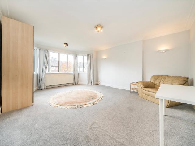 Apartment at Chatsworth Road, Greater London