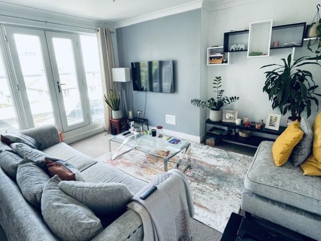 Apartment at Chatsworth Road, Greater London