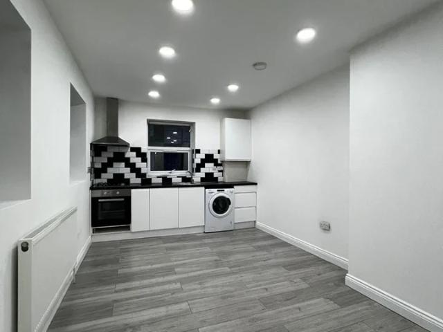 Apartment at Cheam Road, Greater London