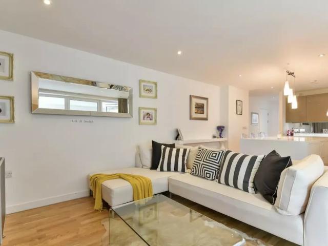 Apartment at Cheering Lane, Greater London