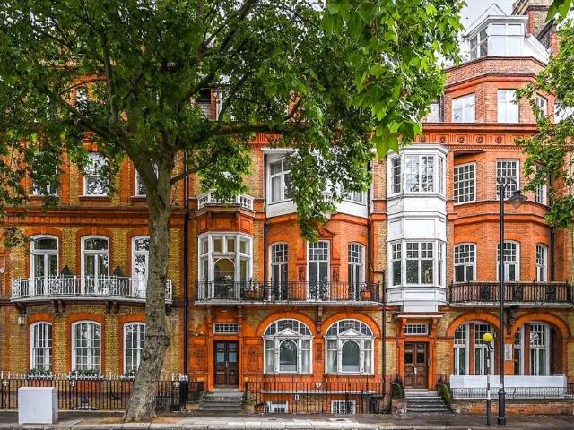 Apartment at Chelsea Embankment, Greater London