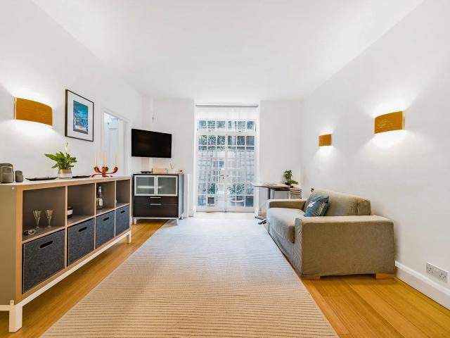 Apartment at Chelsea Manor Street, Greater London