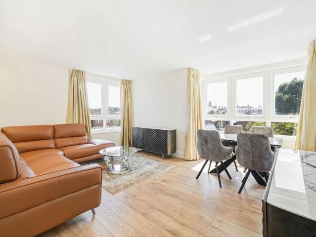 Apartment at Chelsea Manor Street, Greater London