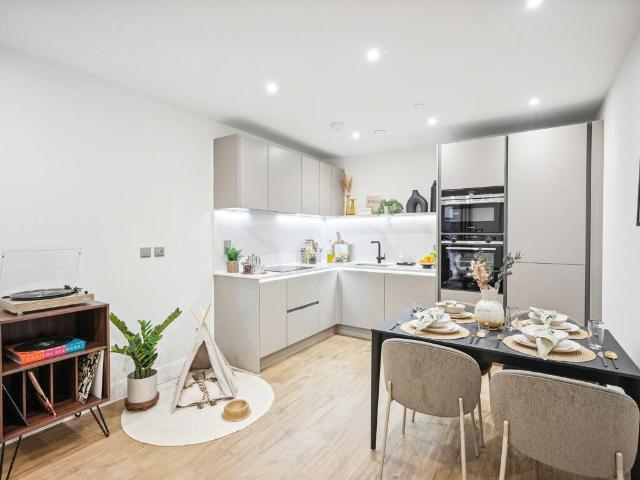 Apartment at Chelsham Road, Greater London