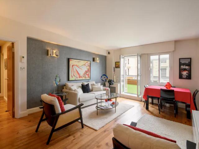 Apartment at Cheltenham Terrace, Greater London