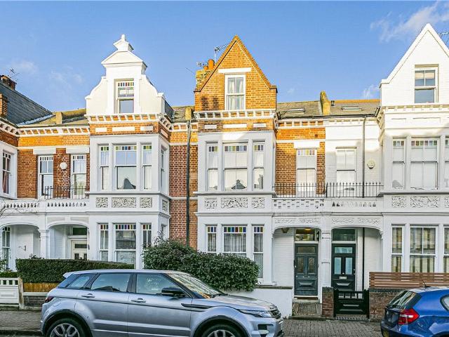 Apartment at Chelverton Road, Greater London