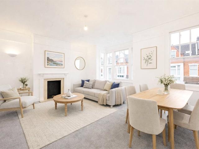 Apartment at Chelverton Road, Greater London