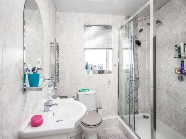 Apartment at Chenies Way, Watford