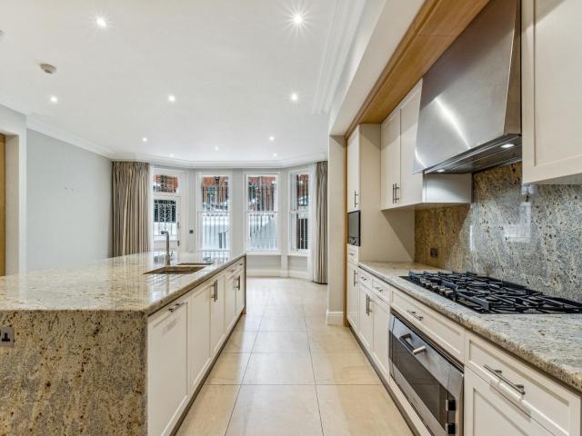 Apartment at Cheniston Gardens, Greater London