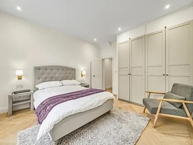 Apartment at Chesham Street, City of Westminster