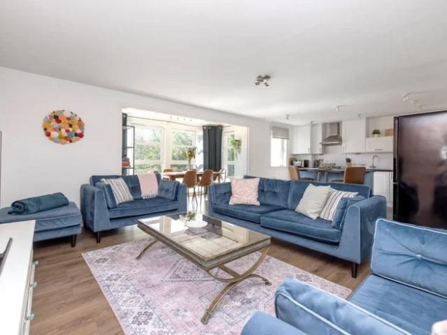 Apartment at Chesser Crescent, City of Edinburgh