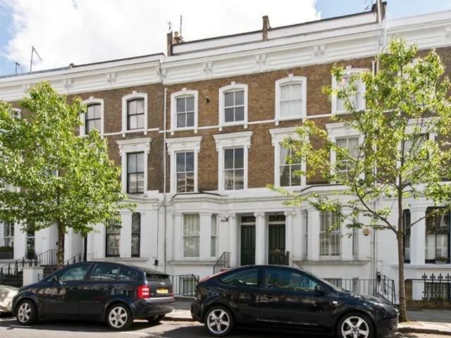 Apartment at Chesterton Road, Greater London