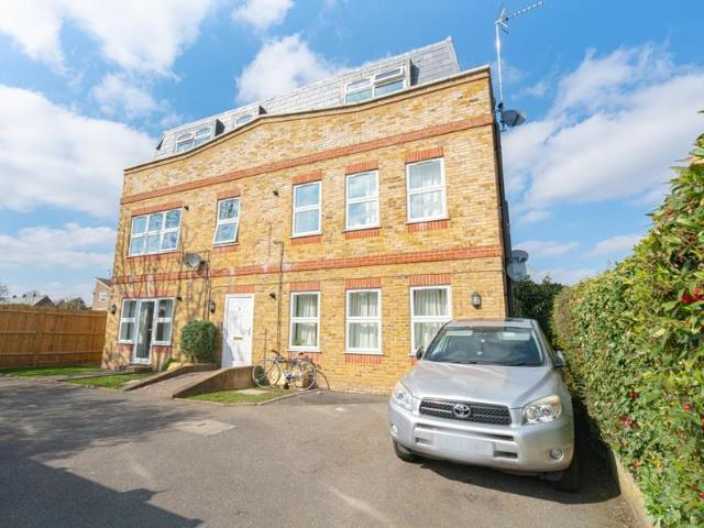Apartment at Chestnut Grove, Greater London