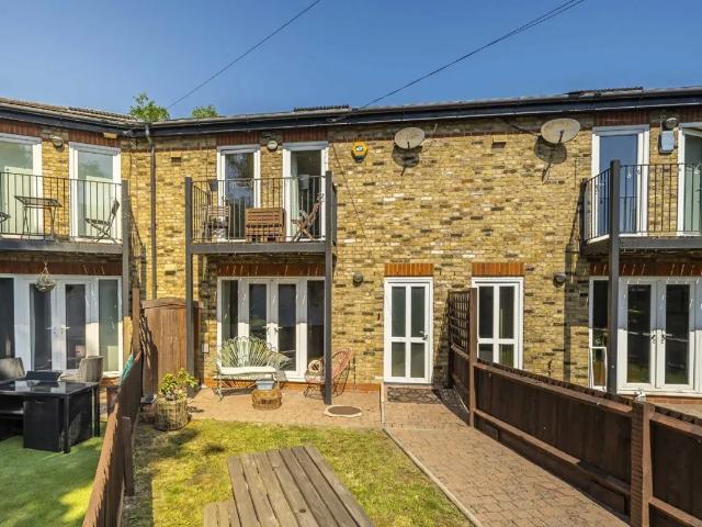 Apartment at Chestnut Grove, Greater London