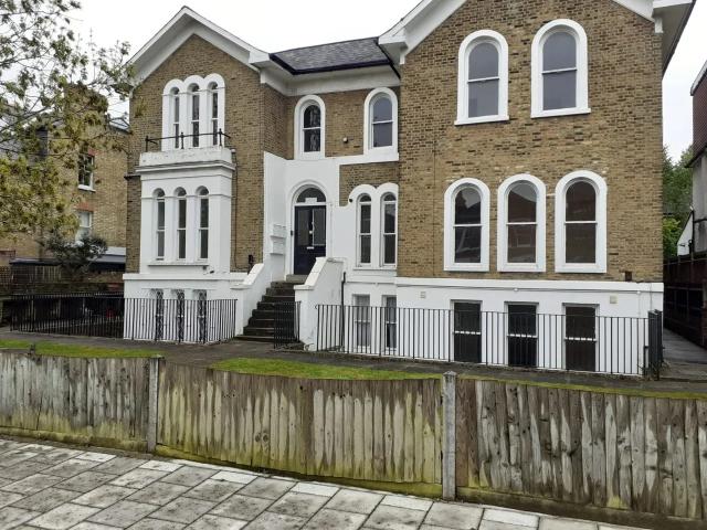 Apartment at Chestnut Road, Greater London