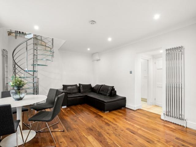 Apartment at Chepstow Crescent, Greater London