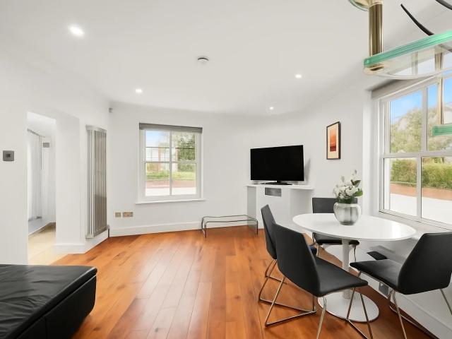 Apartment at Chepstow Crescent, Greater London