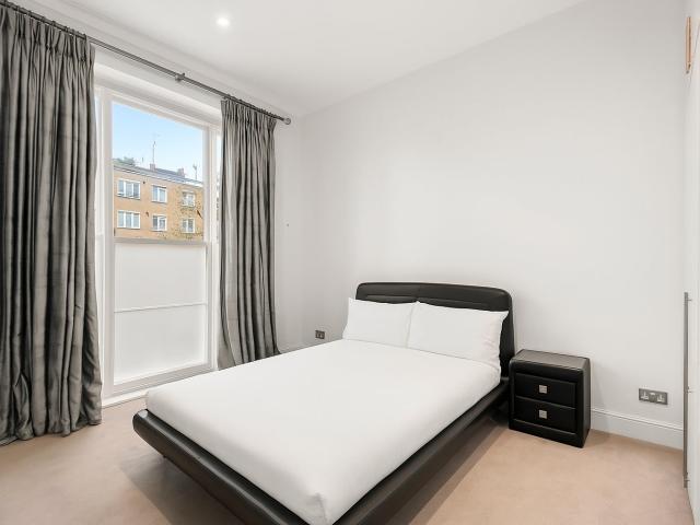 Apartment at Chepstow Crescent, Greater London