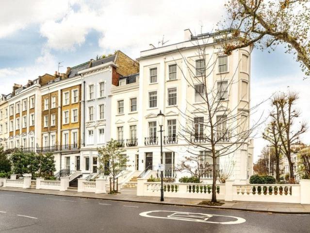 Apartment at Chepstow Crescent, Greater London