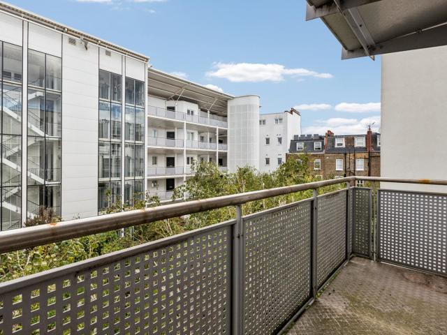 Apartment at Chepstow Place, City of Westminster