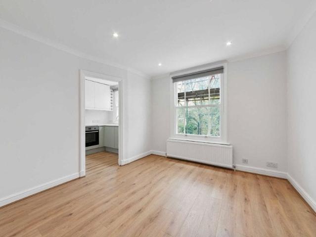 Apartment at Chepstow Road, City of Westminster