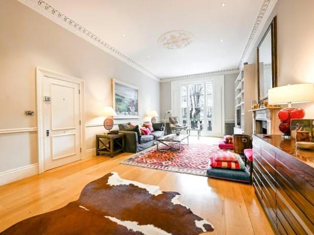 Apartment at Chepstow Villas, Greater London