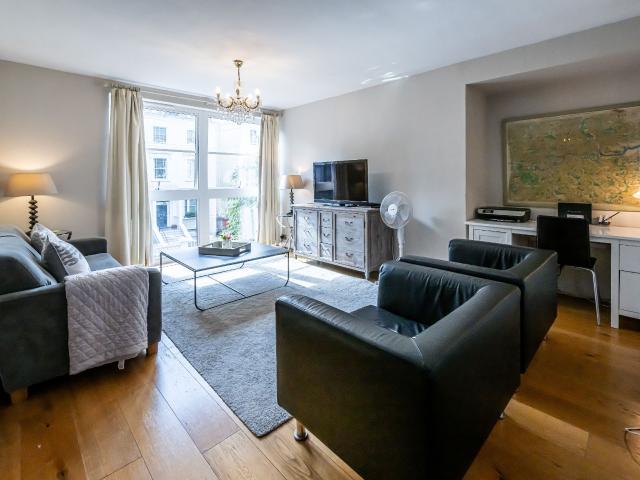 Apartment at Chepstow Villas, Greater London