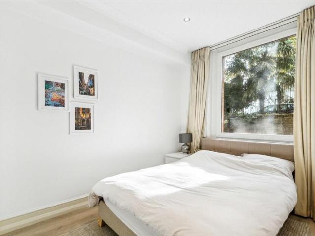 Apartment at Chepstow Villas, Greater London