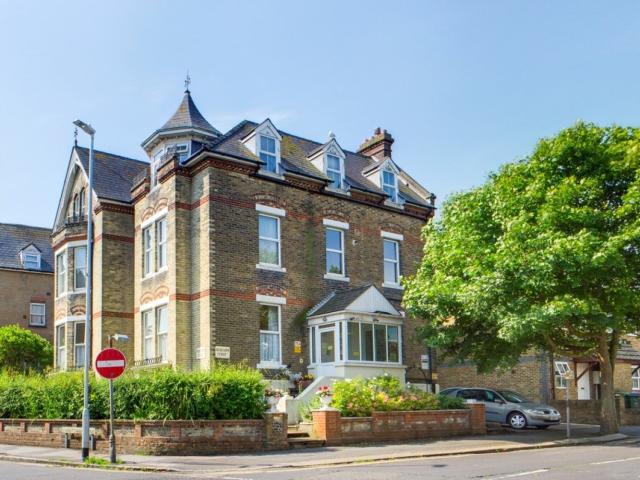 Apartment at Cheriton Gardens, Folkestone and Hythe District