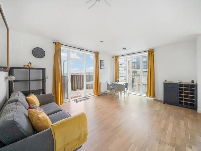 Apartment at Cherry Orchard Road, Greater London