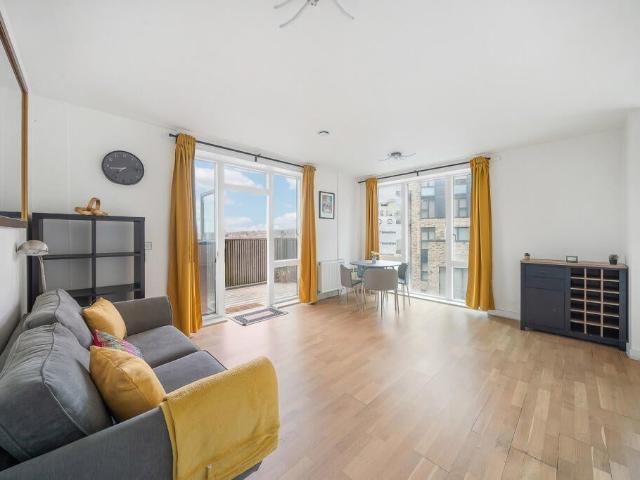 Apartment at Cherry Orchard Road, Greater London