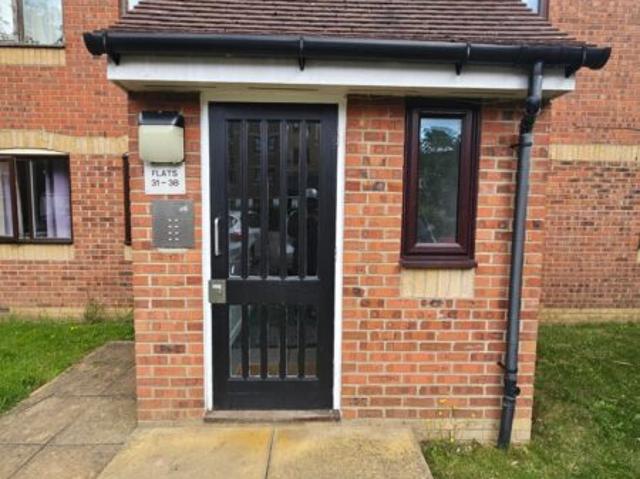 Apartment at Cherry Blossom Close, Greater London