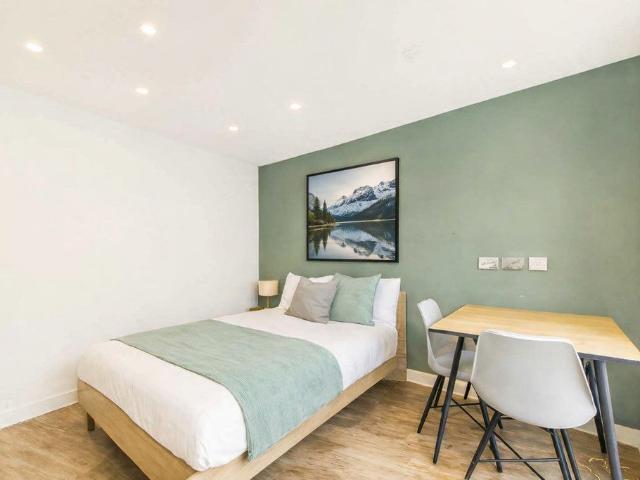 Apartment at Cherry Lane, Bristol