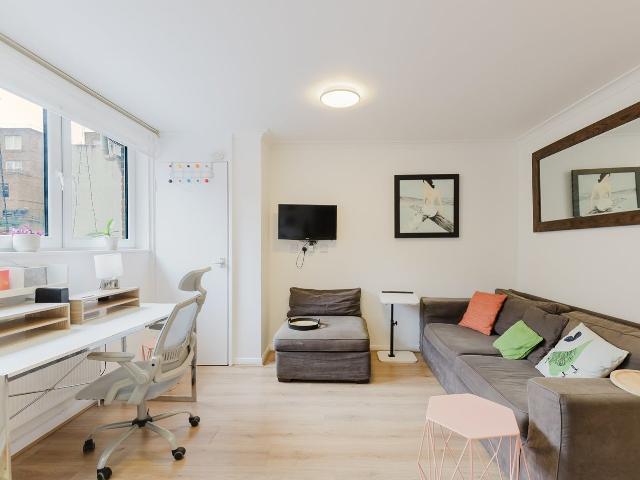 Apartment at Cherry Tree Walk, Greater London