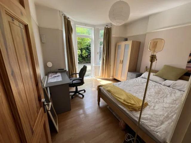 Apartment at Chertsey Road, Greater London