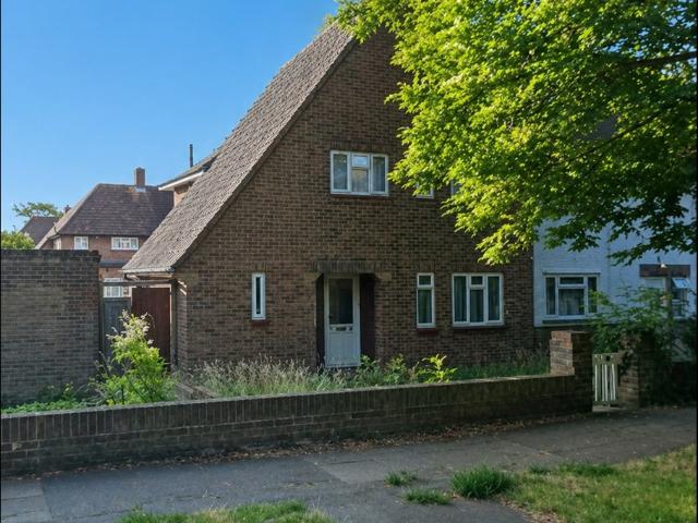 Apartment at Chertsey Road, Greater London
