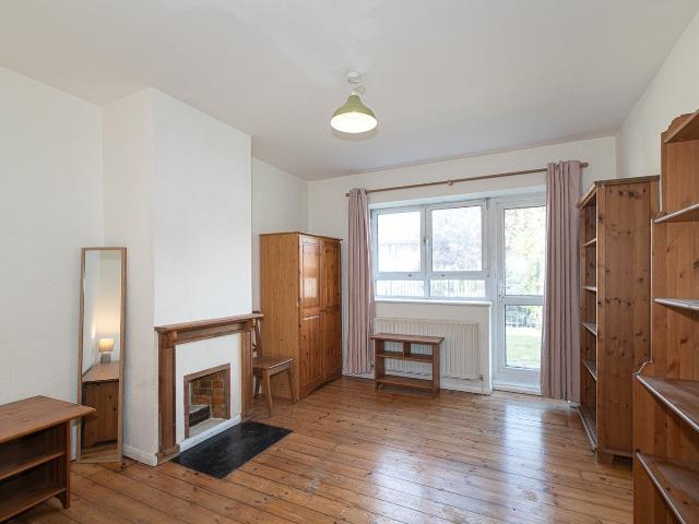 Apartment at Chetwode Road, Greater London