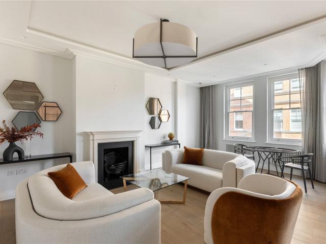 Apartment at Cheyne Court, Greater London