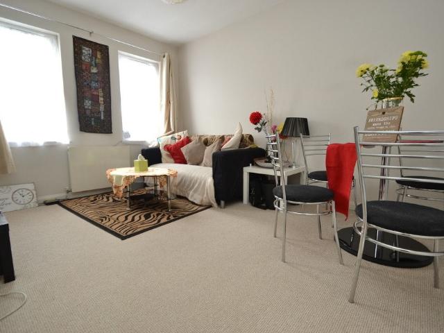 Apartment at Cheyne Hill, Greater London
